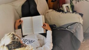 How To Get Out Of a Reading Slump? 4 Easiest Tricks